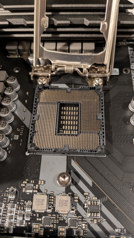 MSI Z490 Tomahawk ATX Motherboard *Faulty/for parts not working* | eBay ...