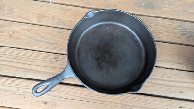 Chicago Hardware Foundry Cast Iron Hammered Skillet 87 X c | eBay