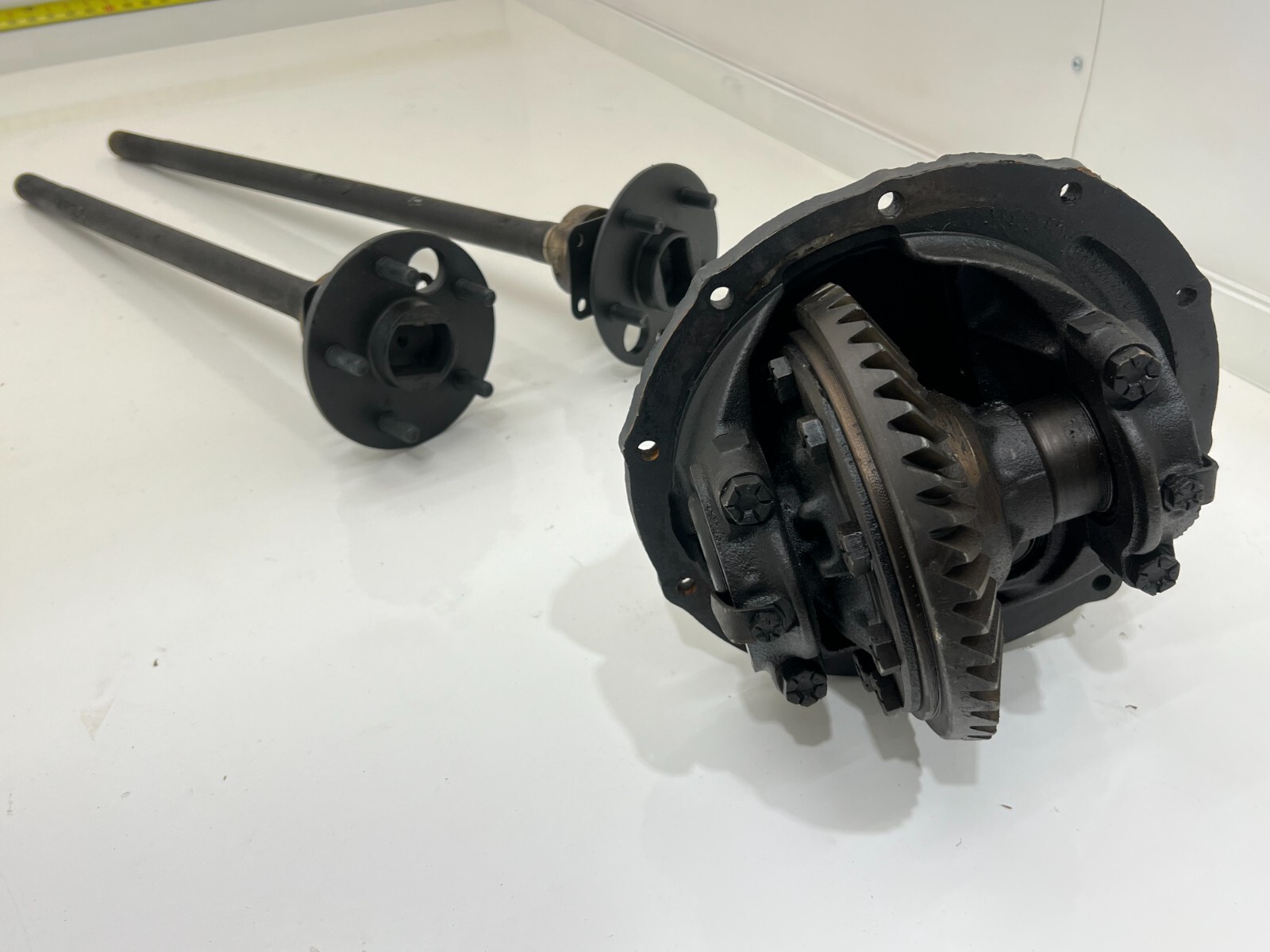 1977 Ford 28 Spline 9" Inch Rear End Center Section & Axles ...