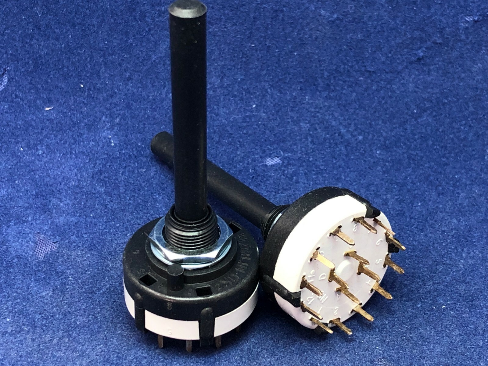 CK1052, LORLIN 3 Position 4P Rotary Switch, 150 mA @ 250 V ac, Through ...