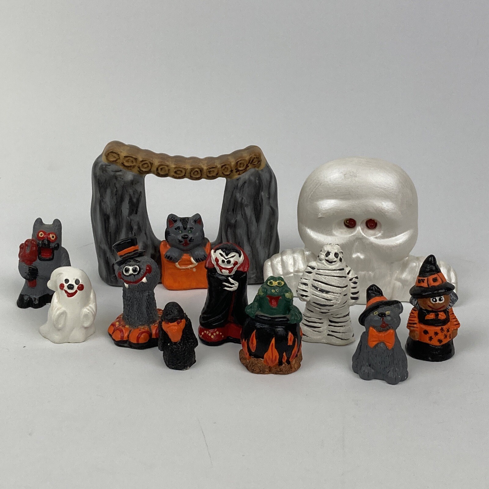 VTG Halloween Painted Ceramic Set 12 Mummy Witch Cat Village Figurine ...