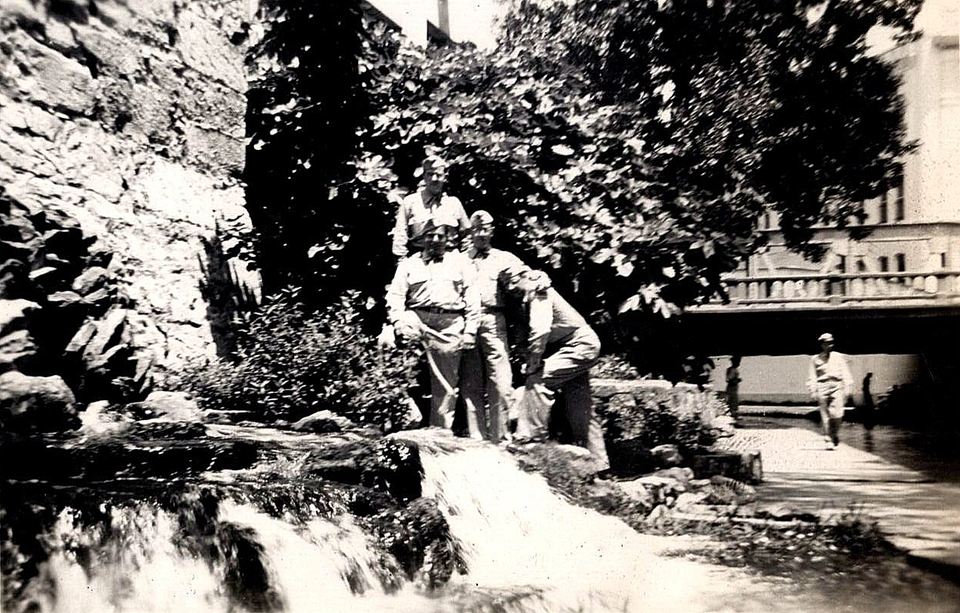 VINTAGE PHOTO ANTIQUE PICTURE WW2 CHAPLAIN MEN BRIDGE SAN ANTONIO TEXAS ...