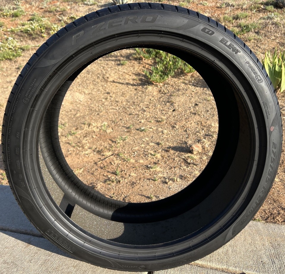Set of TWO BRAND NEW 275/35R21 Pirelli P Zero PZ4 T1 Tesla PNCS ELECT ...