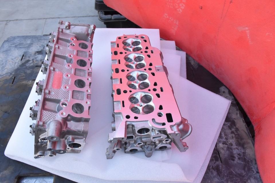 FORD MUSTANG 2015-18 gt350 CLY HEADS 5.2 NO VALVES ,BARE R & L SIDE 818 ...