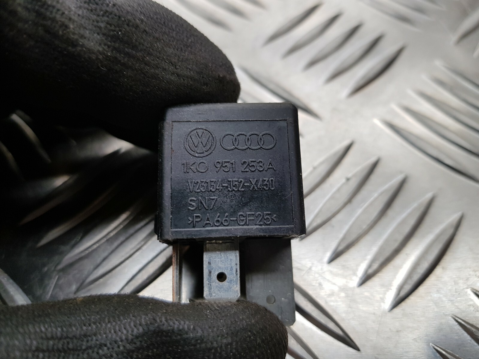 B134 VW - AUDI Relay Control Unit module 1K0951253A V23134-J52-X430 | eBay