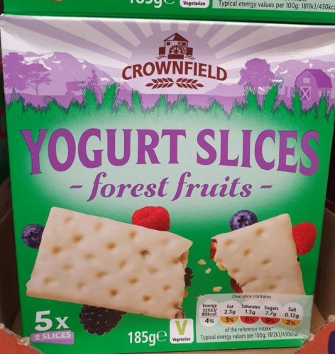 4 x 5 Crownfield Yogurt Slices Strawberry Forest Fruits Biscuits 185g ...