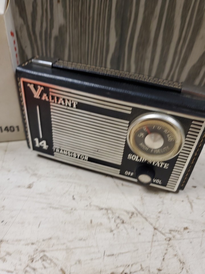 Vintage Rare Htf Valiant Tr-1401 14 Transistor Radio (A213) | eBay