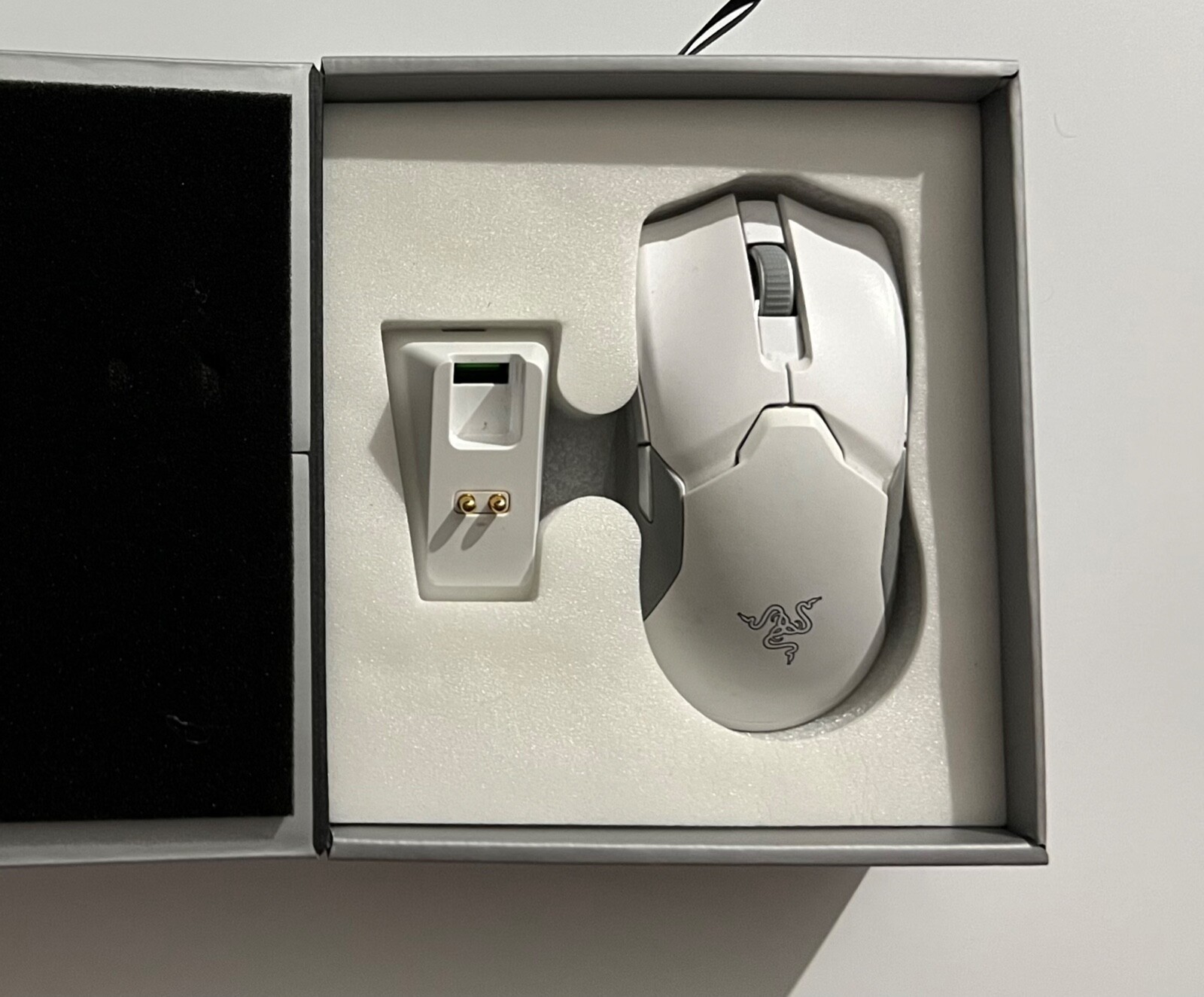 RAZER VIPER ULTIMATE White Wireless Gaming Mouse & RGB Charging Dock ...