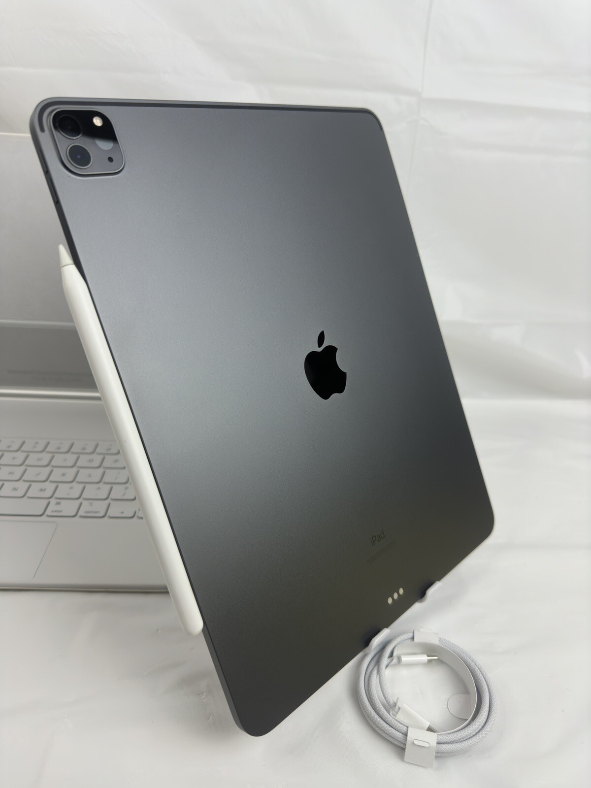 Apple iPad Pro 5th Gen 128GB, Wi-Fi, 12.9 in - Space Gray Magic ...