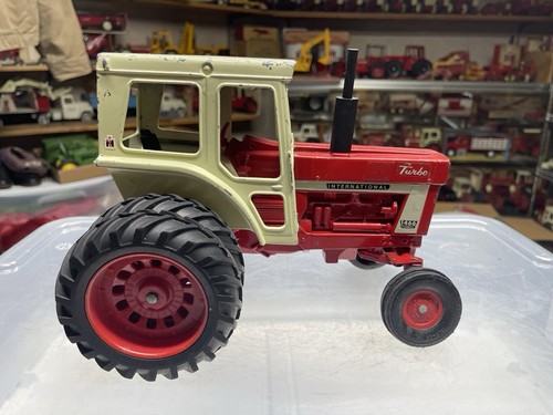 International Harvester IH 1466 Tractor W/Cab And Duals Die-Cast 1/16 ...