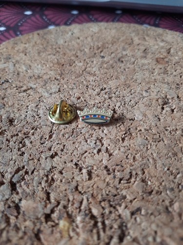 Pin's Couronne Roi King Reine Queen Crown Doré Gold Golden - Pins Badge ...