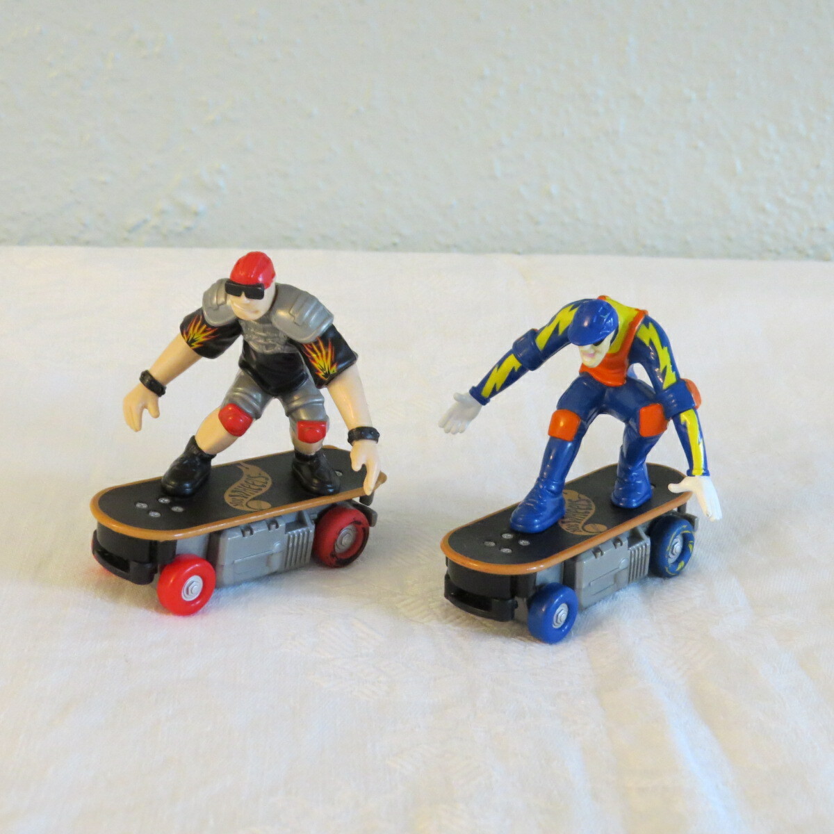 Hot Wheels Skate Park with Charger and 2 Skateboard Rad Dudes | eBay