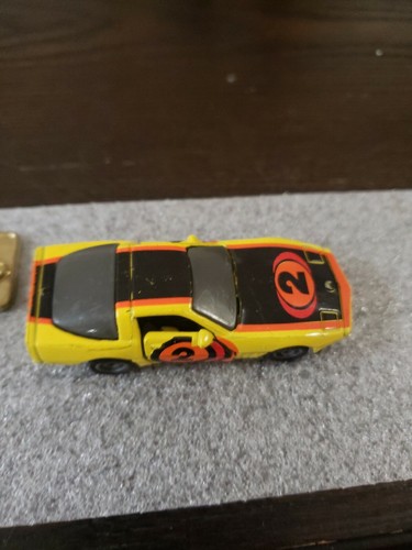 Kidco Lock-ups Chevrolet Corvette Yellow & Black #2 with KEY 1/64 Scale ...