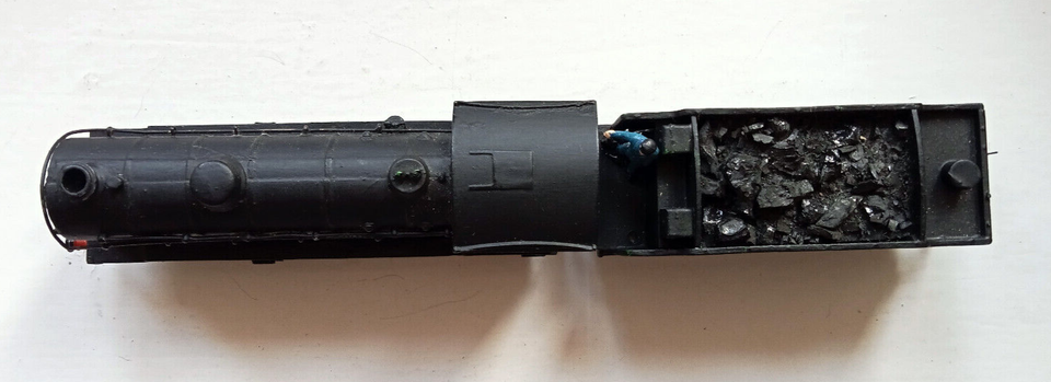 OO Wills Finecast F102-J39 kit-built LNER J39 0-6-0 loco in LNER black ...