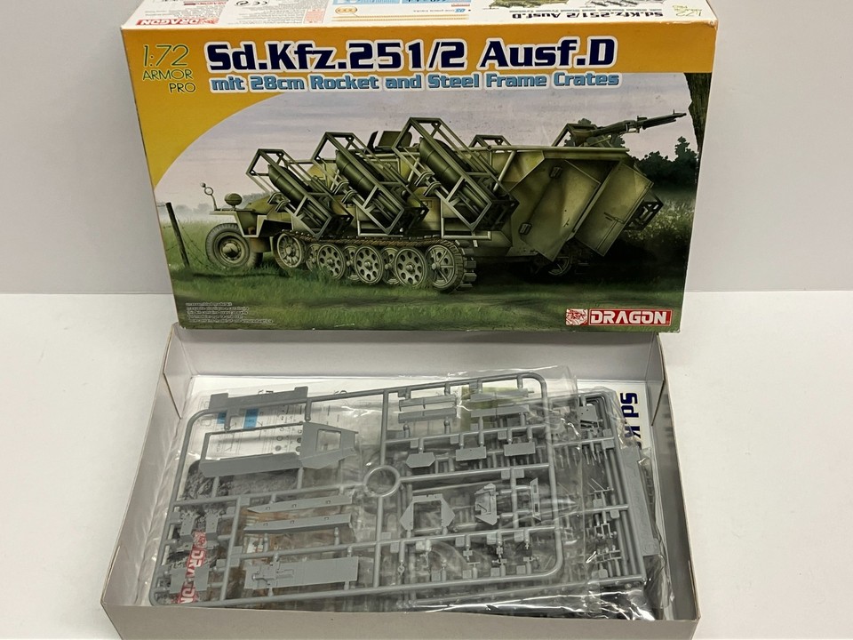Lot of 8 ** Military 1/72 Model Kits - MB, Airfix, DML, UM, Dragon ...