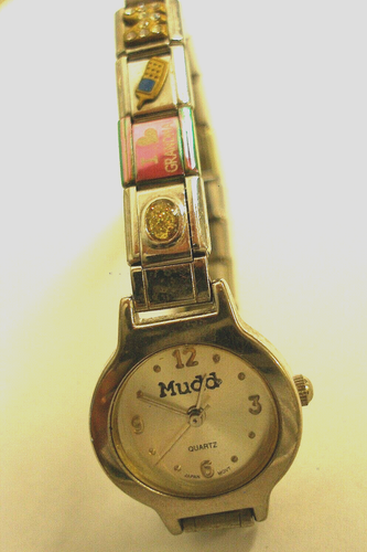 Mudd QUARTZ Silver Tone Dial Charm Stainless Steel Stretch Band Watch 6 ...