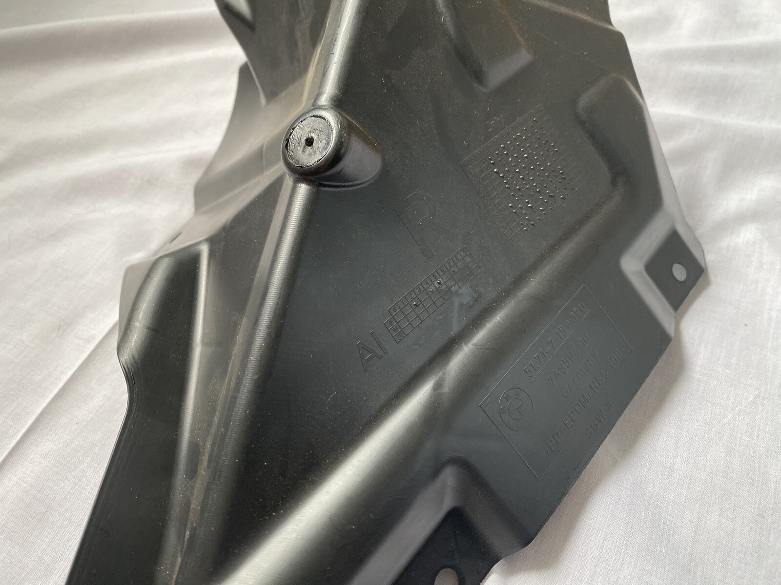 BMW E84 E90 E91 E92 E93 Right Inner Wheel Arch Cover 51717159190 ...