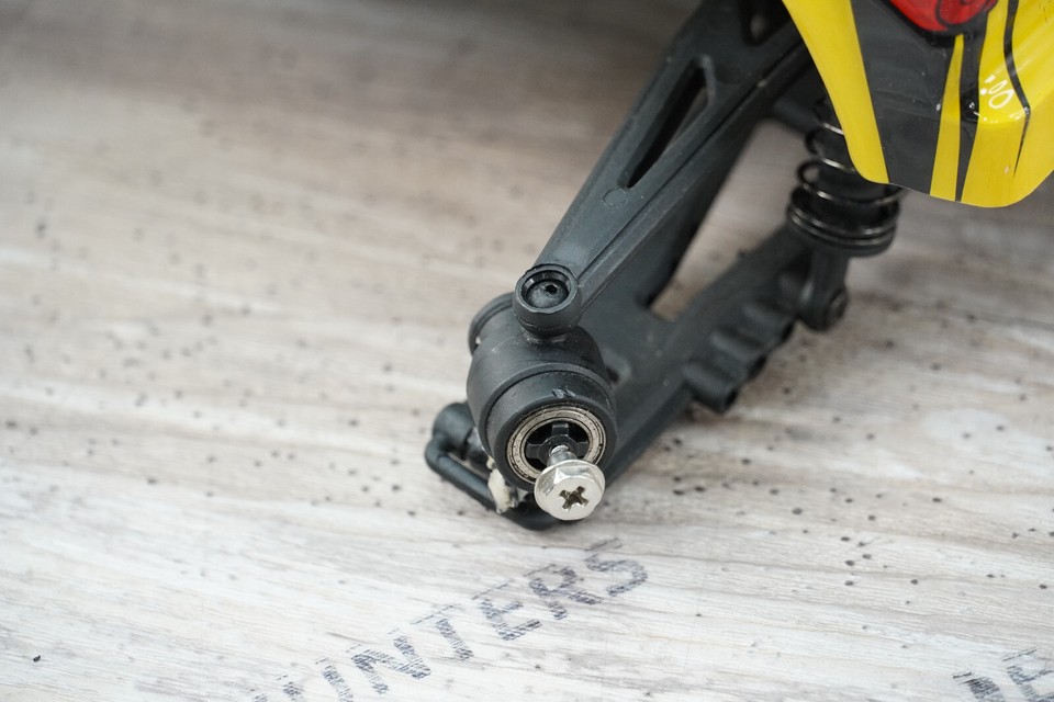 bezgar rc truck the IPX5 2.4GHz 4x4 for parts or repair READ ...