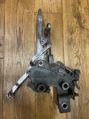 Vintage VTG Mr. Gasket V Gate Vertical shifter 4 speed Muncie etc ...