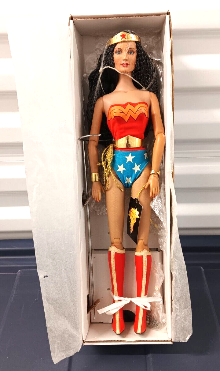 Gorgeous Tonner DC Stars Collection Wonder Woman Figure Doll Very Nice ...