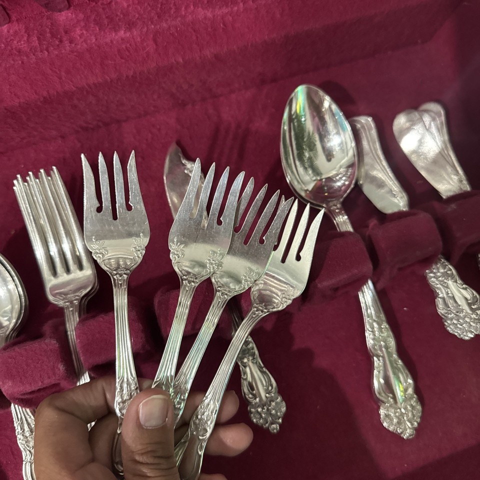 reed and barton MIrrorstele 39pc Silver-plate set With Chest, 1945 ...