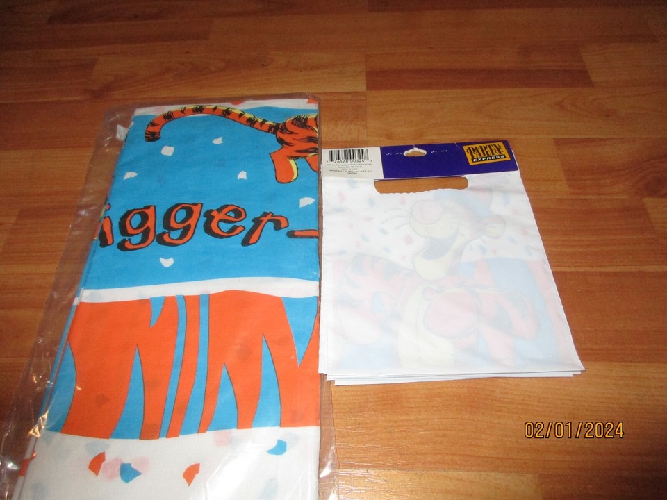 One Vtg Tigger Table cover 54" x 89" & One Pack Loot Bag Party Express ...