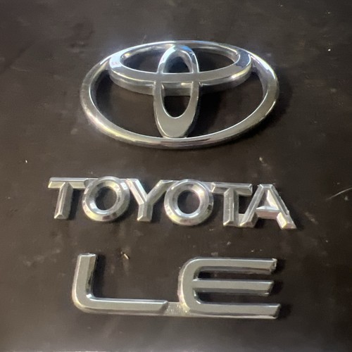 98 99 00 01 02 TOYOTA COROLLA LE CHROME REAR EMBLEM LOGO BADGE SYMBOL ...