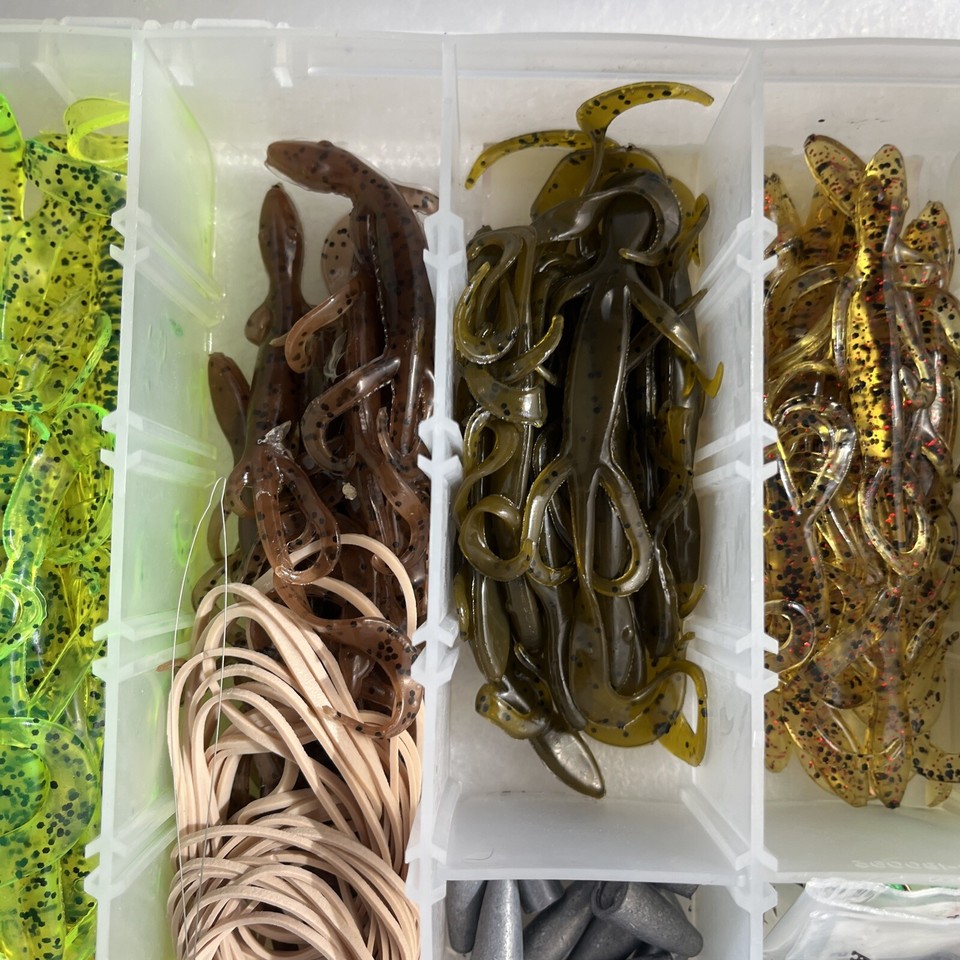 Lot of Zoom Lizards In Plastic Tackle Stowaway Box Bass Fishing Lures ...