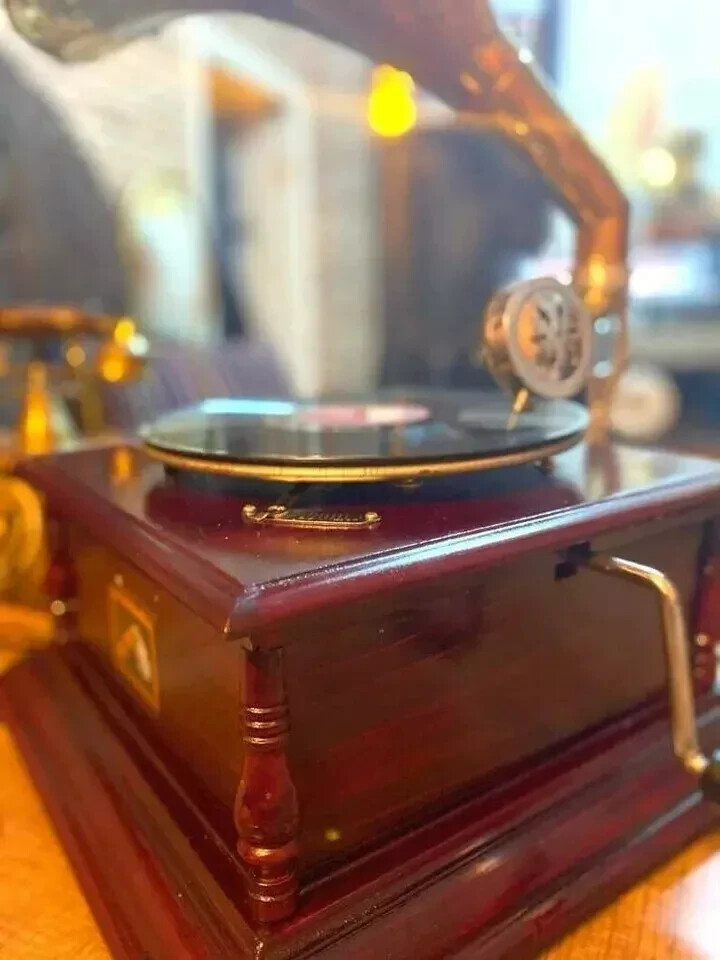 HMV Gramophone Phonograph Working Antique Audio ,win-up record players ...