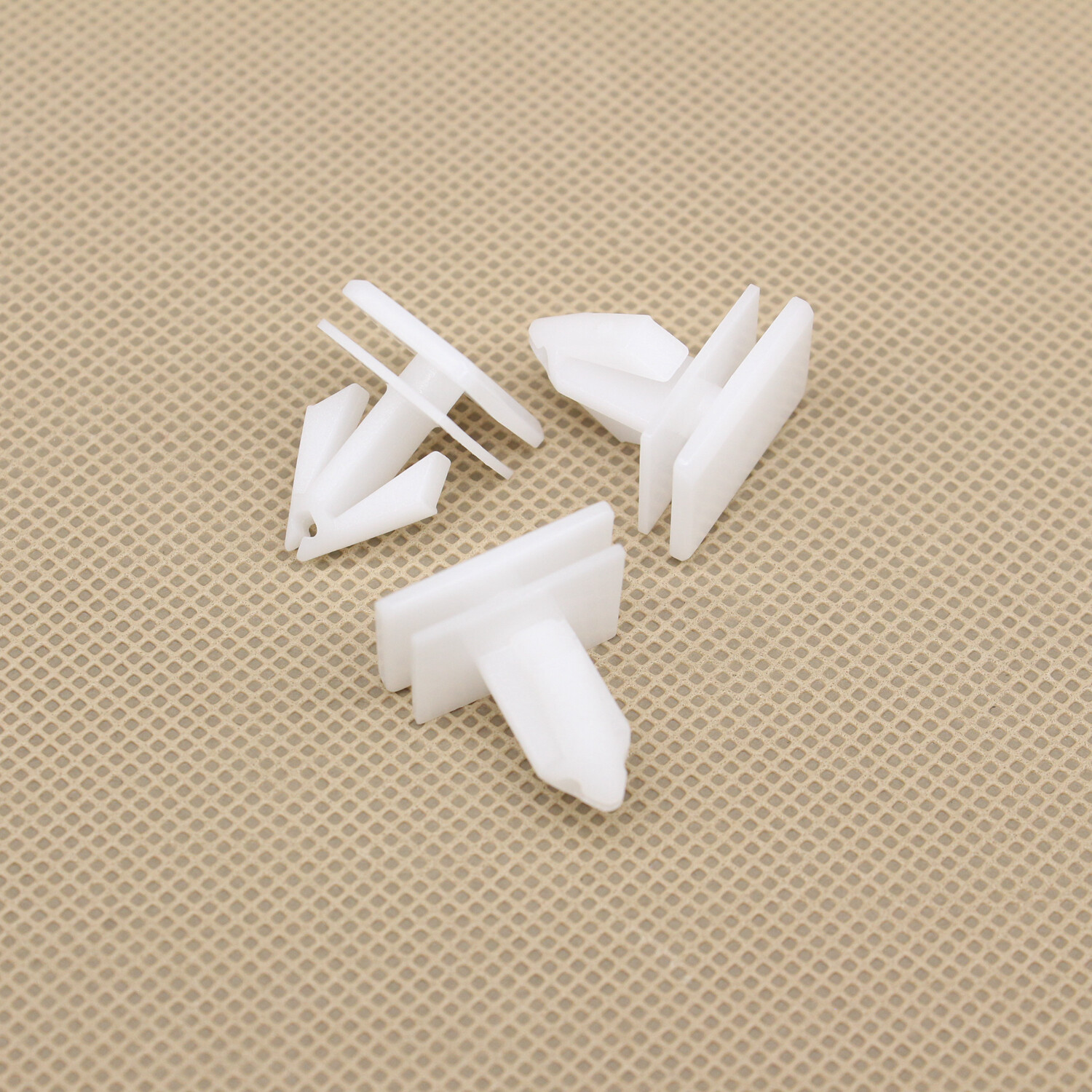 FOR JEEP DODGE & CHRYSLER Rocker Moulding Clips Retainers 68092697AA ...