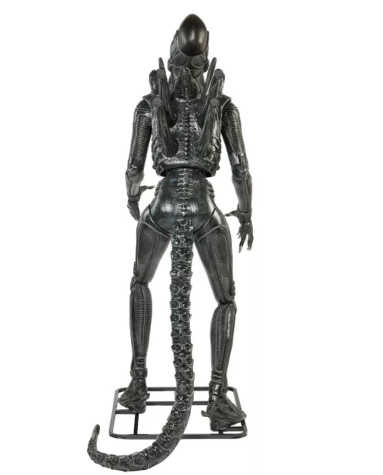 6 Ft 8 In Alien Xenomorph Figure Collectible Animatronic Spirit ...