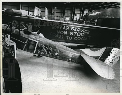 1968 Press Photo Asst Curator Louis Purnell & a Spad 13 & Fokker planes ...