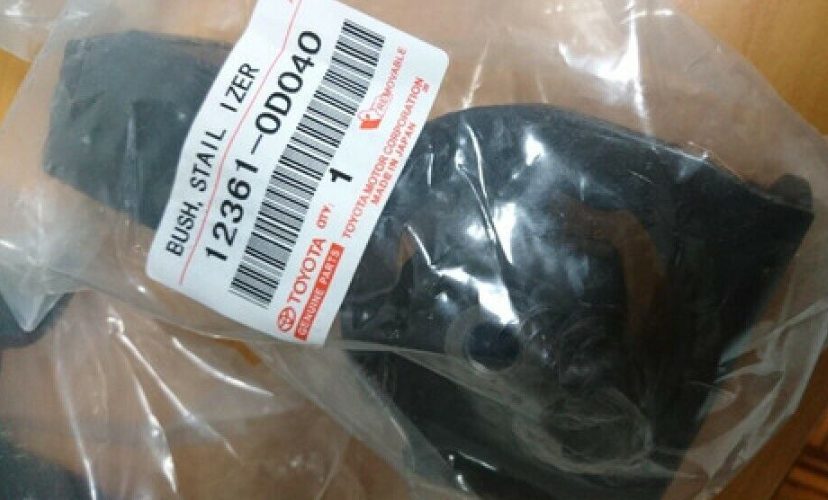 Toyota Genuine Insulator, engine mounting, front COROLLA SED/WG ☆ 12361 ...