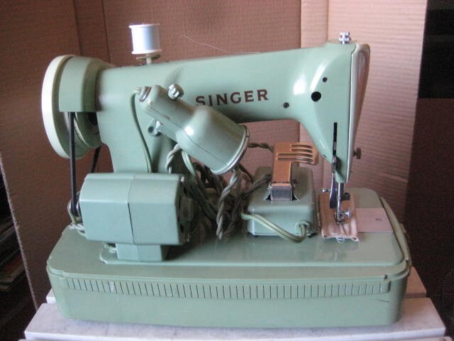 VINTAGE MINT GREEN SINGER 185K SEWING MACHINE WITH CASE and PRINT ...