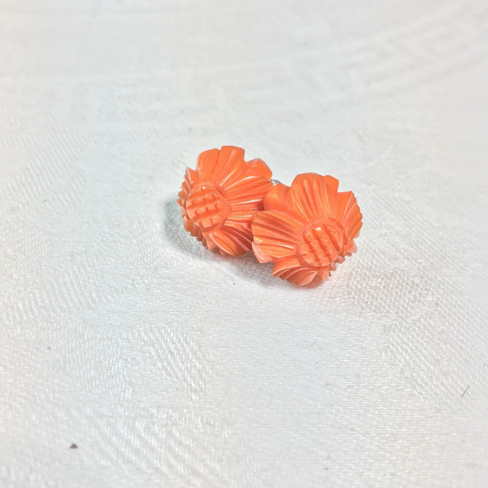 Vintage Heavy Carved Burnt Orange Bakelite Flower Cli… - Gem