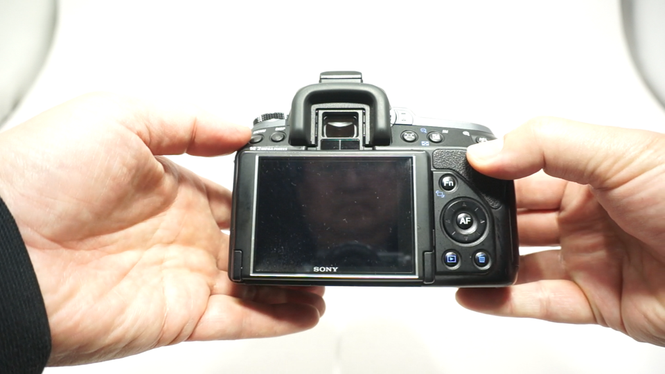 [Excellent!!] SONY A550 14.2 MP DSLR camera W/18-70mm f3.5-5.6 lens kit ...