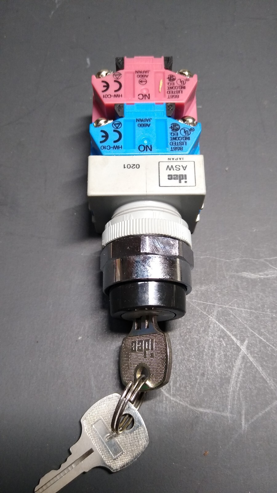 Idec ASW 2 Position Maintained Key Switch With 2 NO. and 2 NC Contact ...