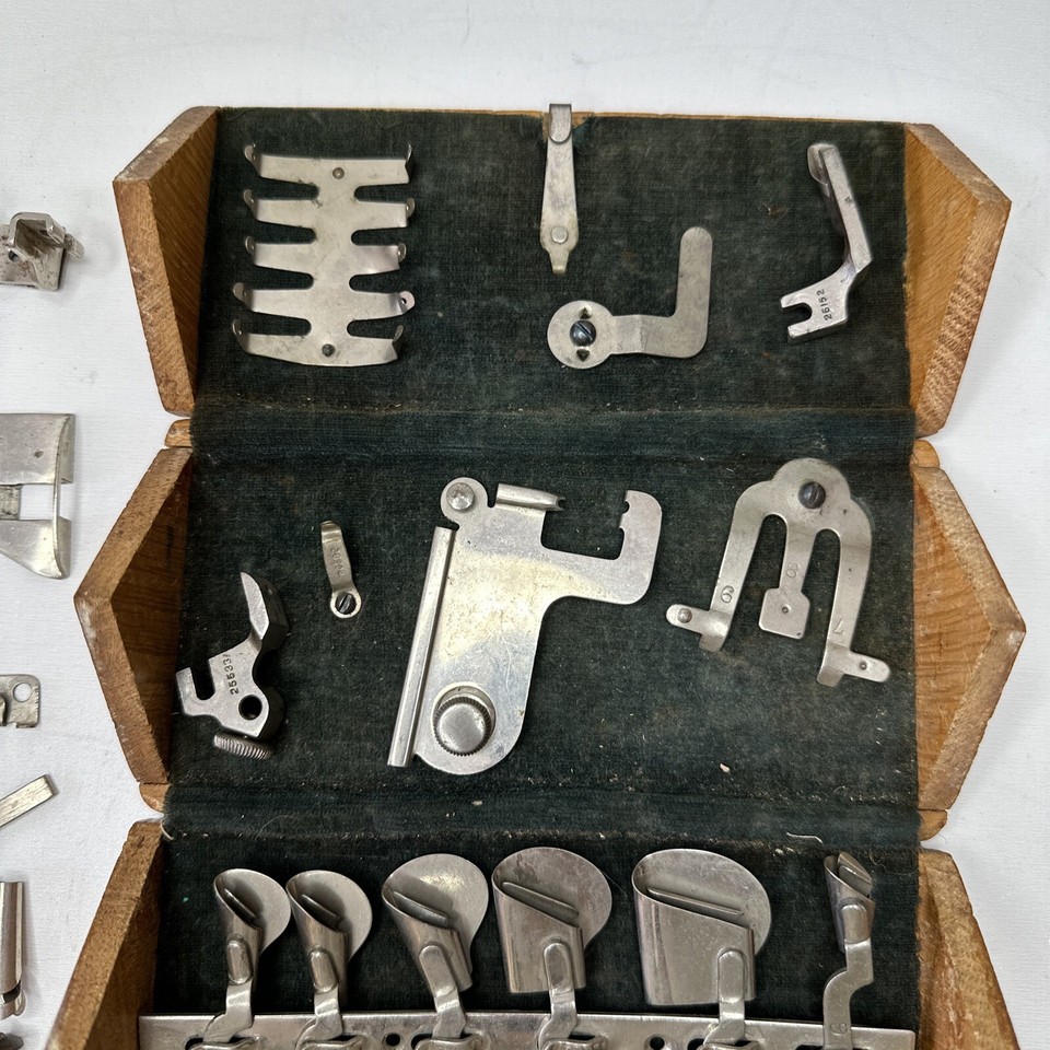 Singer Puzzle Box with Attachments Singer VS Vibrating Shuttle Machine ...