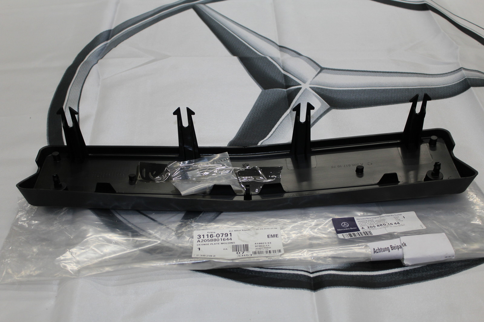 Genuine Mercedes-Benz C-Class W205 Front Bumper Number Plate Plinth ...