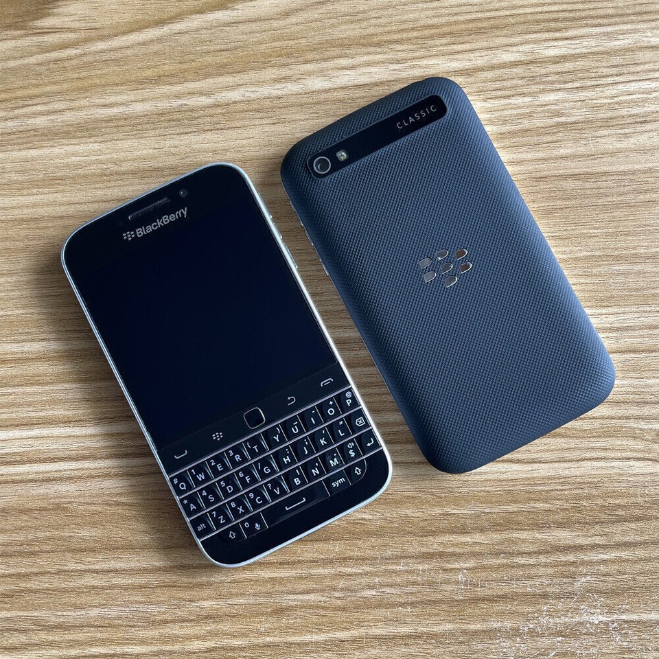 A++ BlackBerry Classic Q20 Black 6 GB - (Unlocked) 4G Qwerty Keyboard ...