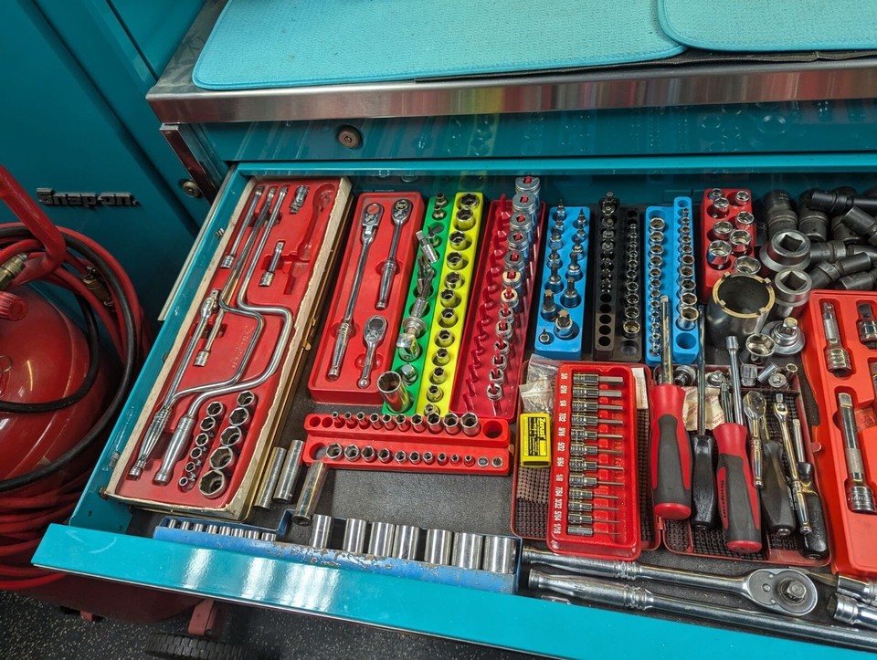 Snap-On Toolbox, with riser, bookcases, lockers, locker toppers service ...