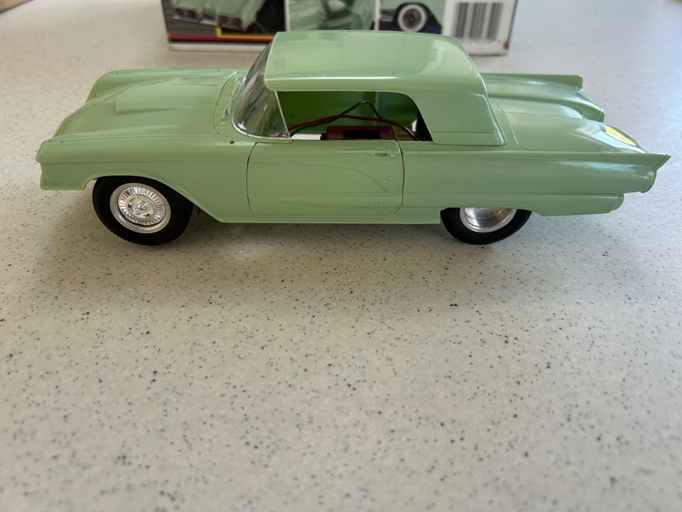 MONOGRAM 1/24 SCALE '58 THUNDERBIRD PROJECT w/restored MONOGRAM CHASSIS ...