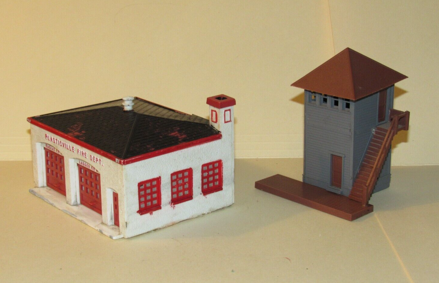 4 ho PLASTICVILLE BUILDINGS for Parts / Repair - Gas Station, School ...