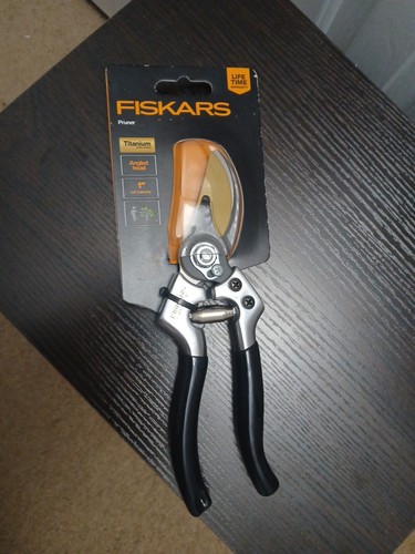 Fiskars Titanium Coated 1" Cut Capacity Angled Head Bypass Hand Pruner ...