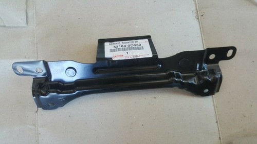 Toyota Yaris Hybrid Front Bumper Stone Deflector Bracket 2011-14 Part ...