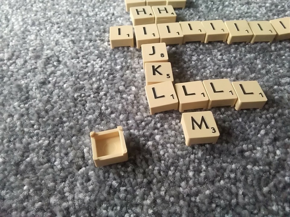 TRAVEL SCRABBLE SPARE REPLACEMENT TILES. 4 CORNER PEGS ON EACH TILE ...