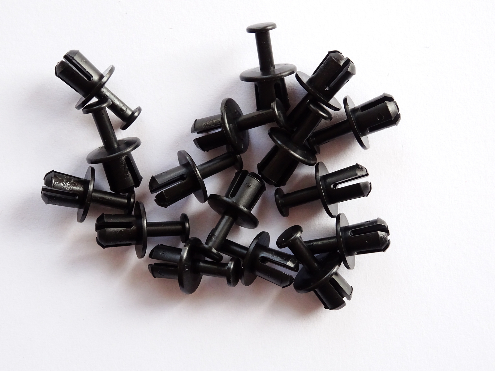 10 x Spreiznieten Clips für BMW E87 E36 E46 E39 E60 E61 F07 E63 E83 F25 ...