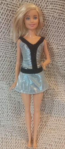 2015 Mattel Barbie Doll Blonde Medium Length Hair Silver Outfit | eBay