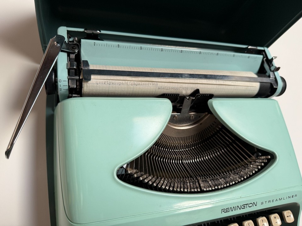 Vintage Remington Streamliner Sperry Rand Portable Manual Typewriter w ...