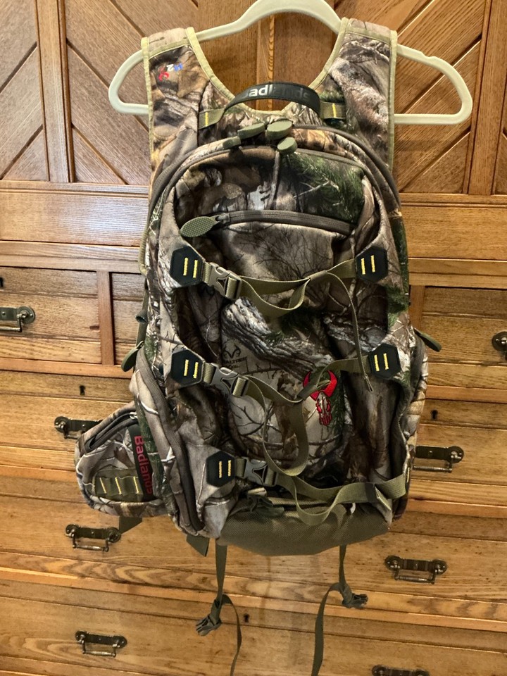 BADLANDS hunting backpack RealTree xtra camo w/Hydropak and tube | eBay
